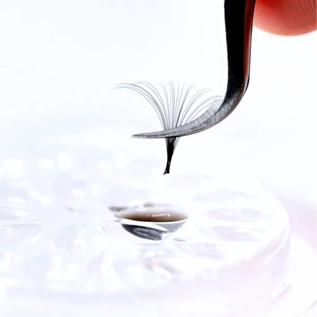 ProMade Fans Vs. Handmade Lashes – Paris Lash Academy